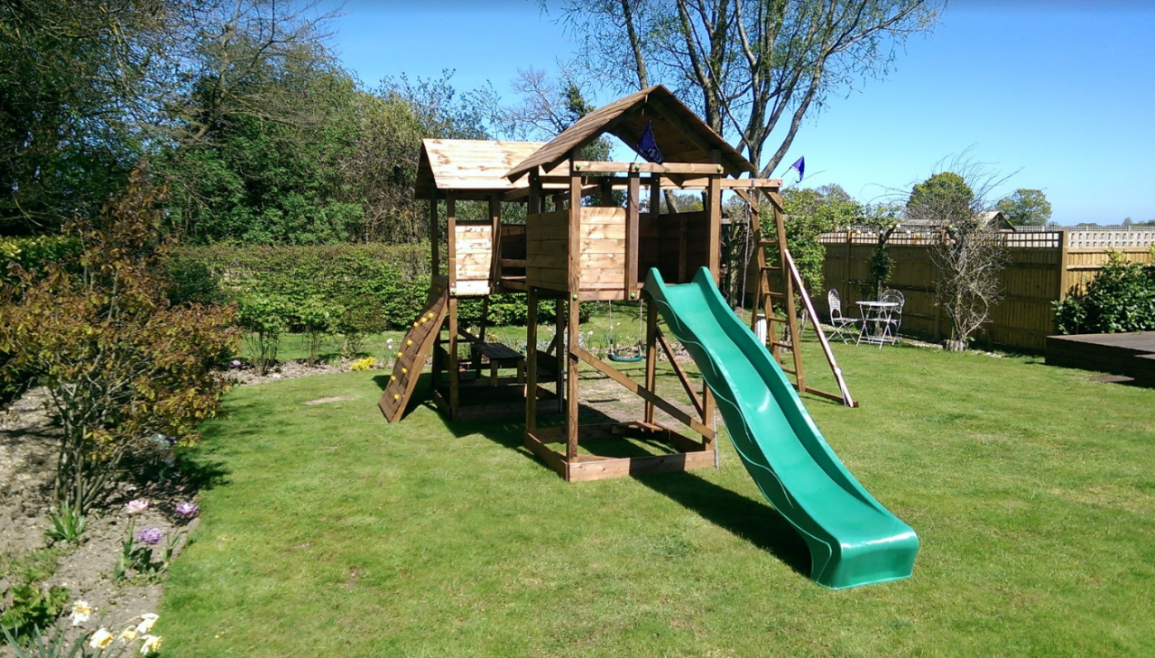 Dunster House Mega Fort - Climbing Frame Installer